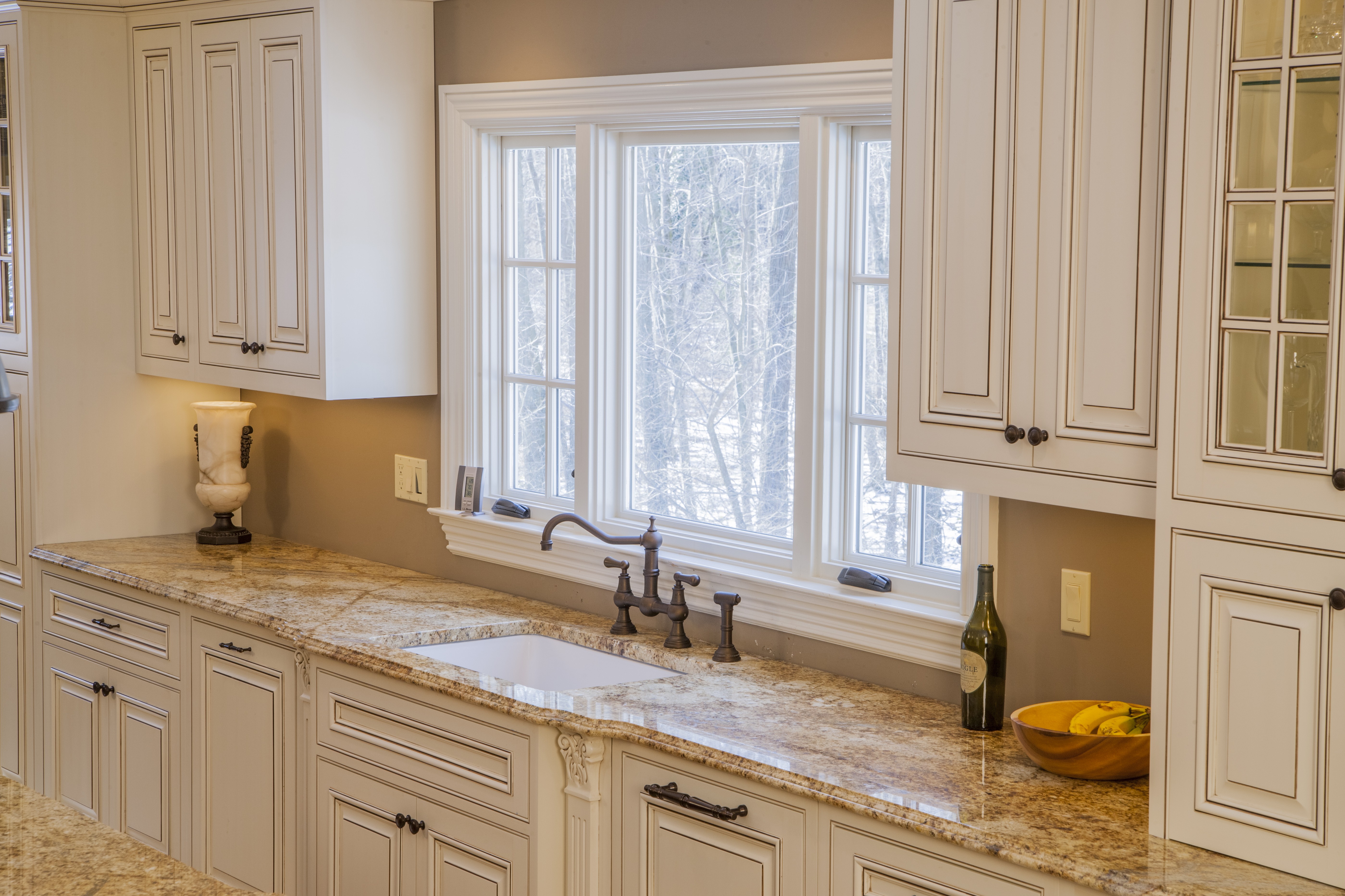 What are the Pros and Cons of White Kitchen Cabinets? | Marble.com