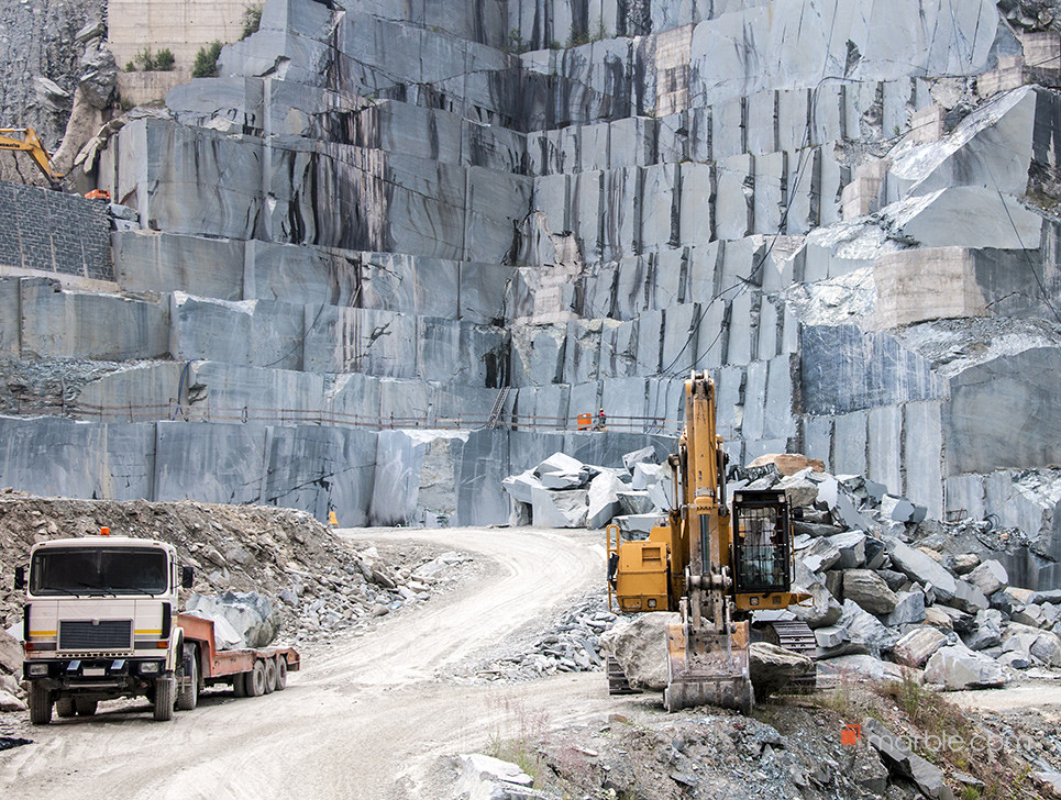 Geology Guide: Is Granite Extrusive or Intrusive? | Marble.com